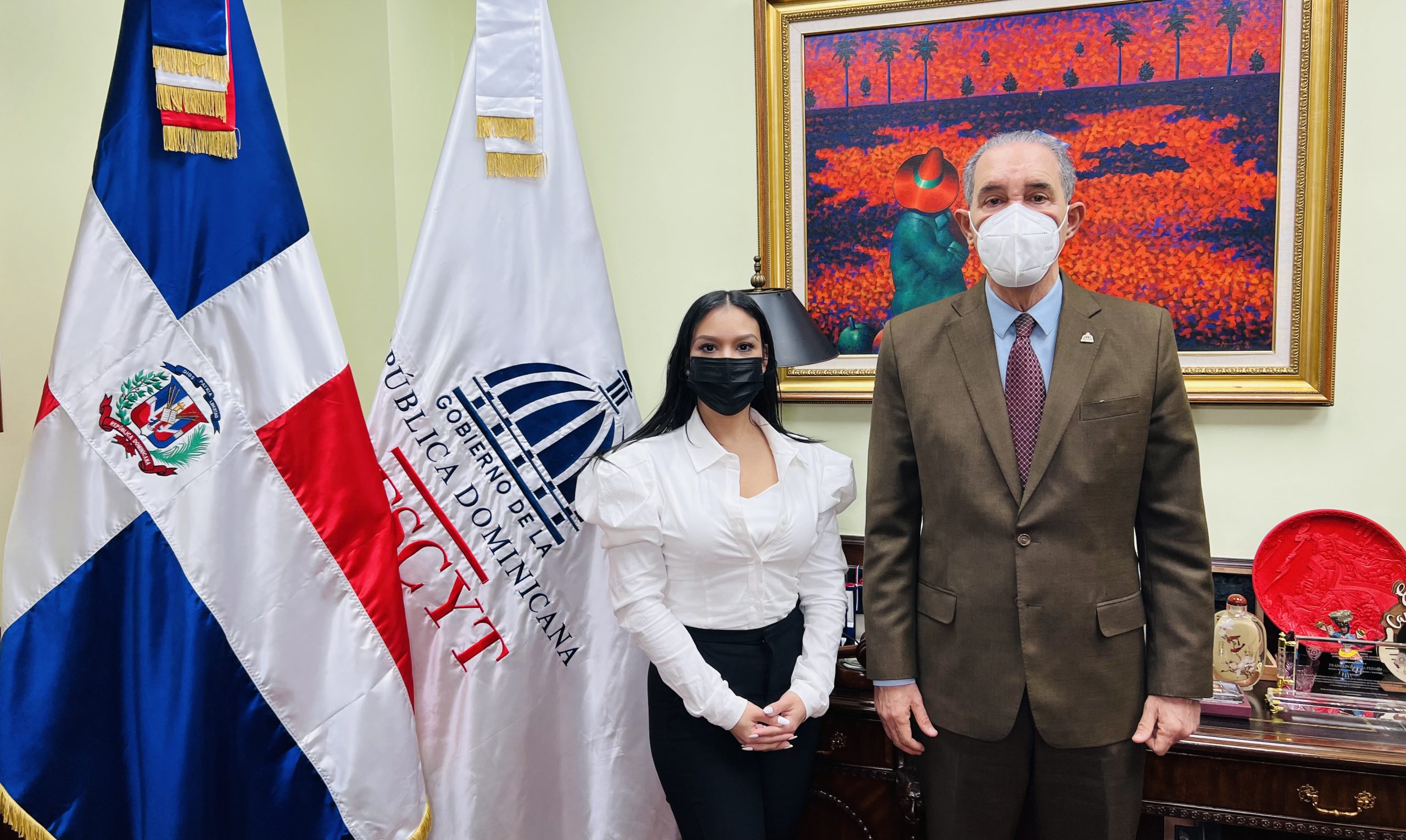 Titular del MESCYT recibe a la ingeniera aeroespacial dominicana ...