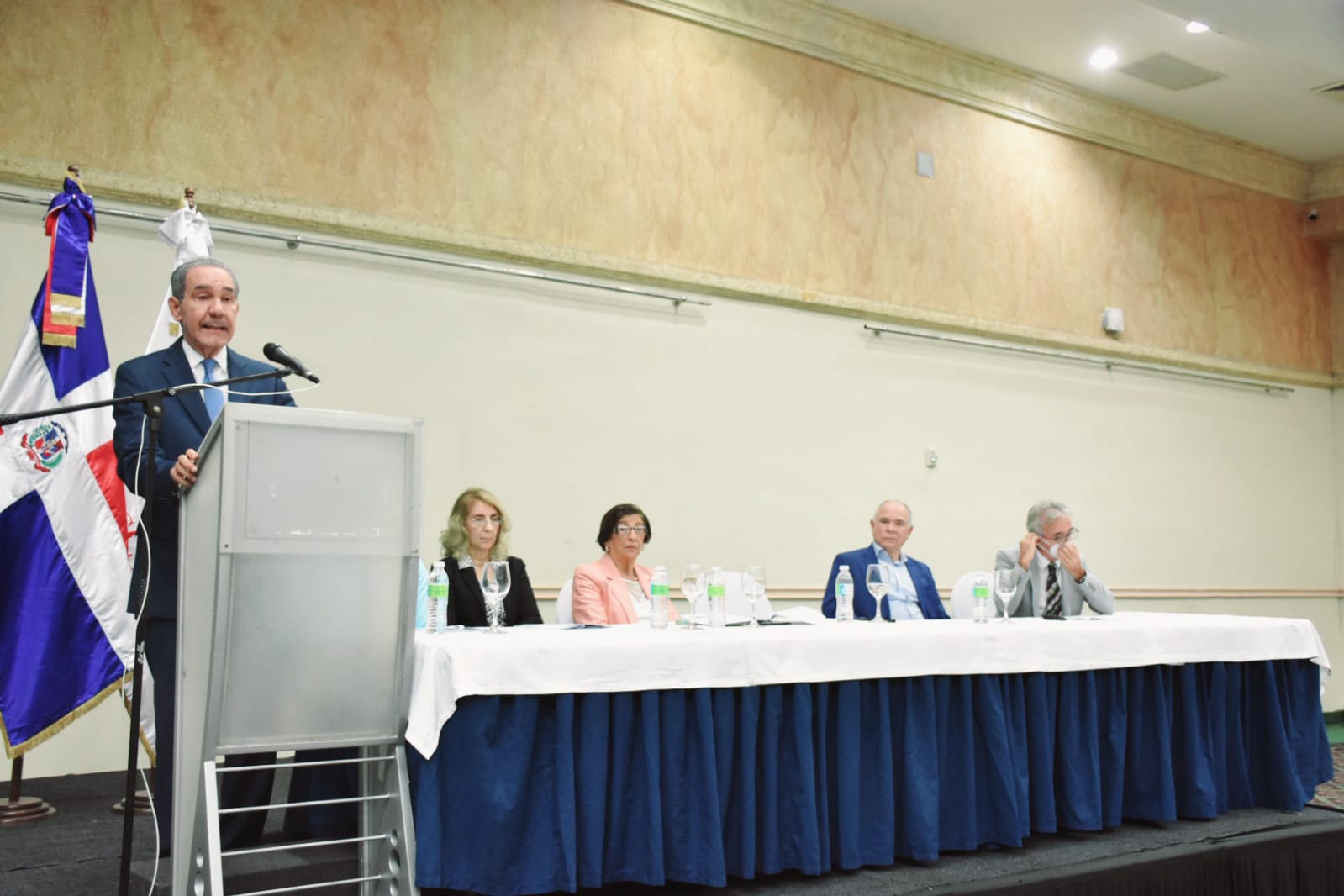 MESCyT impulsa reformas curriculares que adopten enfoque basado en ...