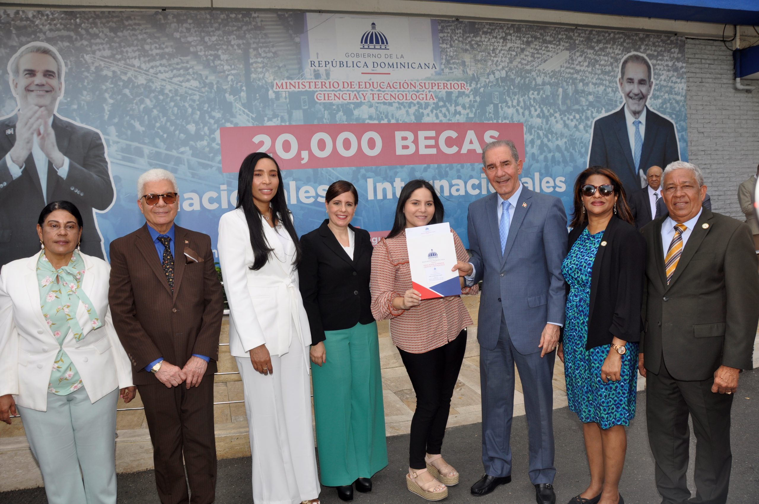 MESCYT anuncia que cerca de 400 profesionales dominicanos cursaran ...