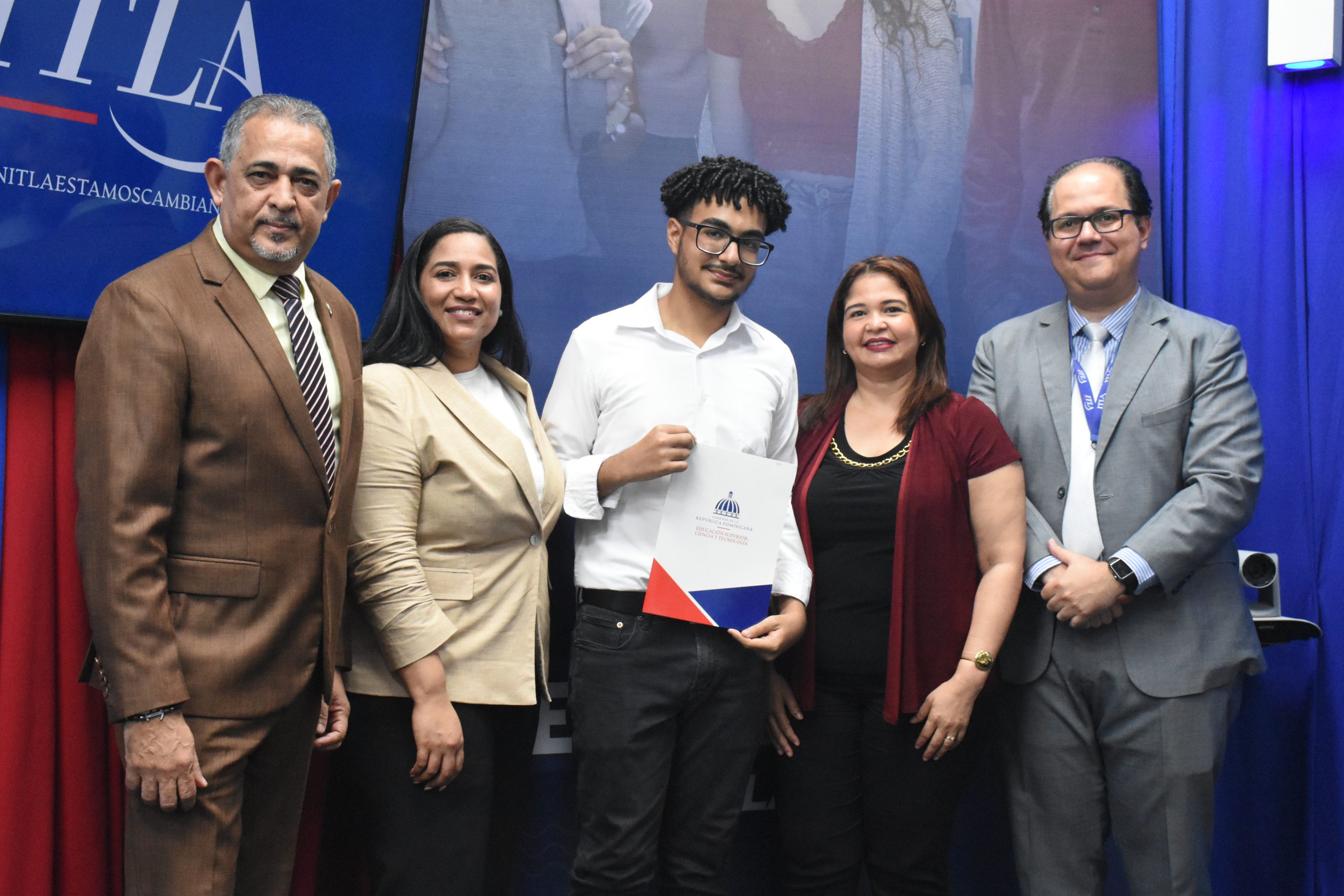 MESCYT entrega 151 becas a para cursar programas técnicos-superiores en ...