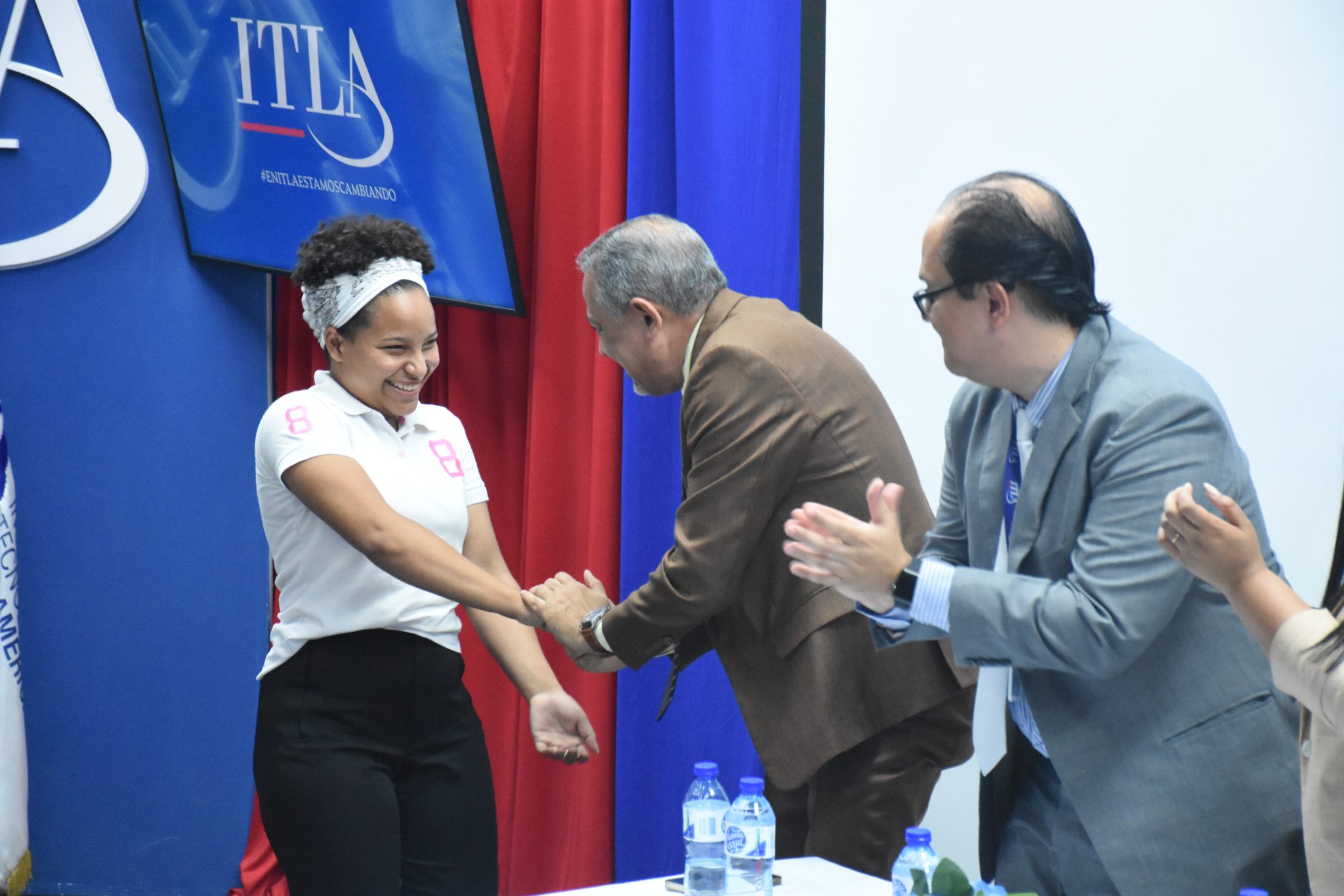 MESCYT entrega 151 becas a para cursar programas técnicos-superiores en ...