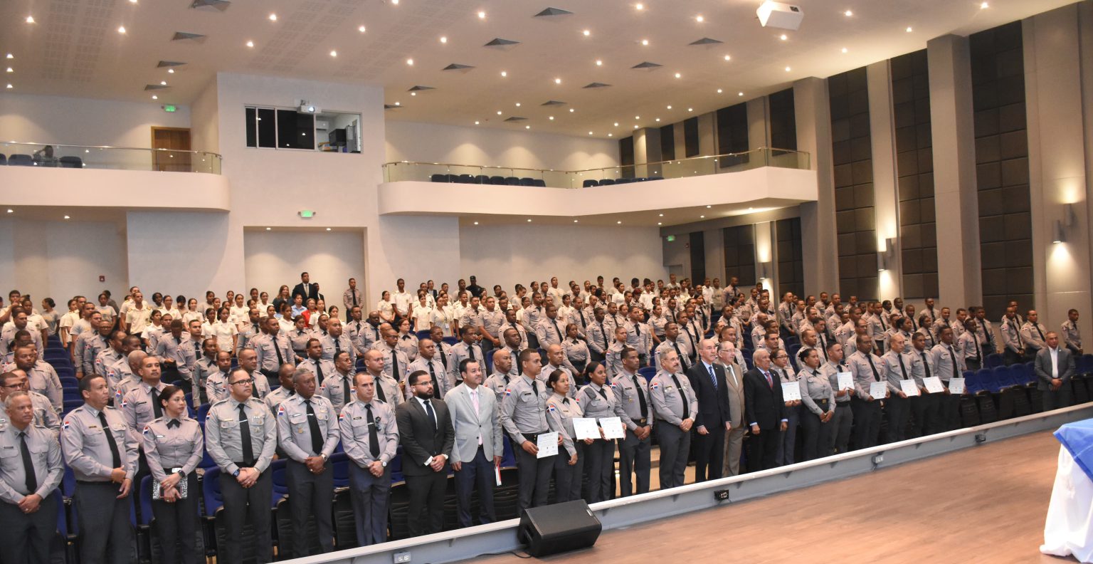 MESCYT, UPID E IPES, entregan certificados a 500 agentes que cursaron ...