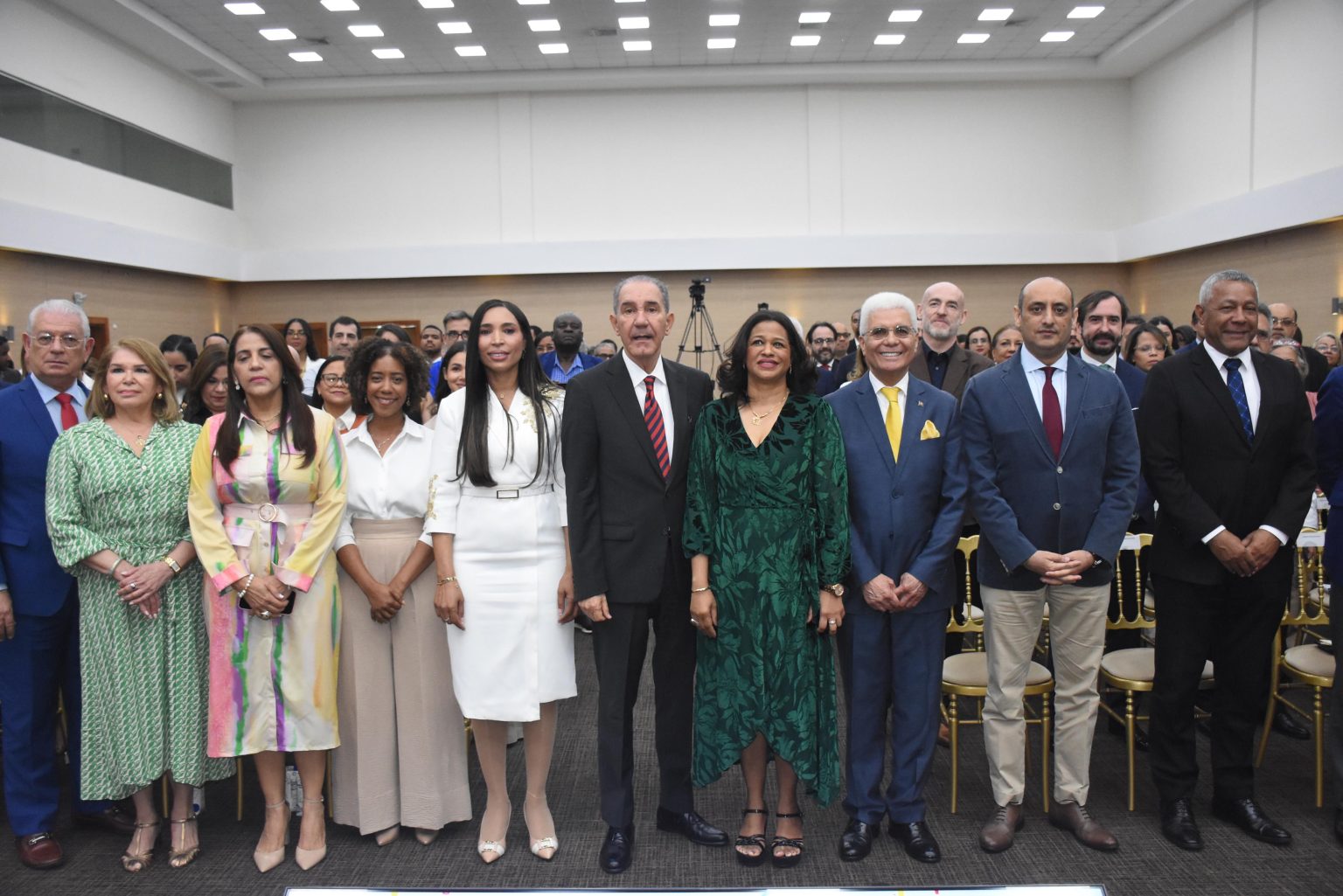 MESCyT abre convocatoria de becas internacionales 2025, dedicada a las carreras STEAM ...