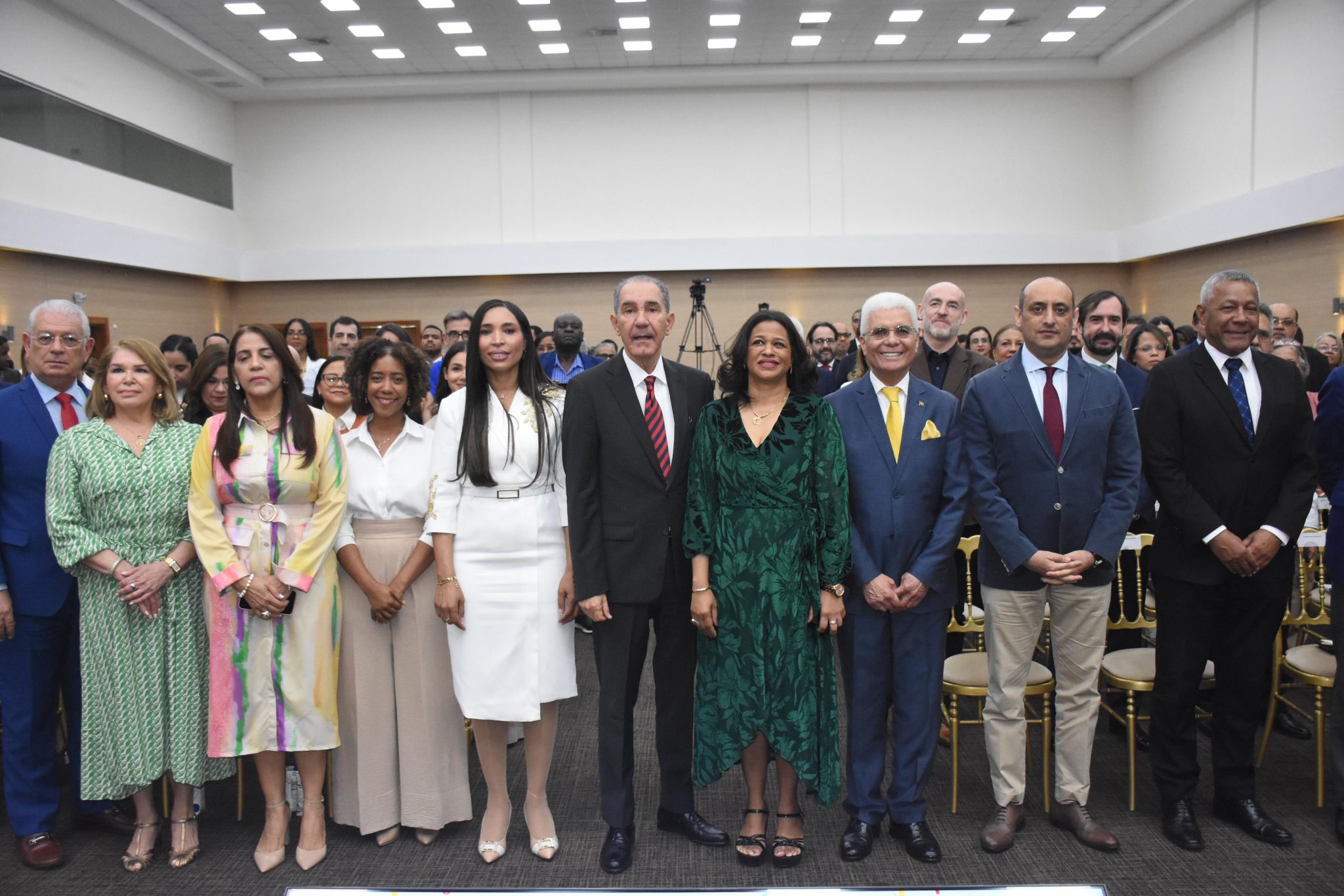 MESCyT abre convocatoria de becas internacionales 2025, dedicada a las ...