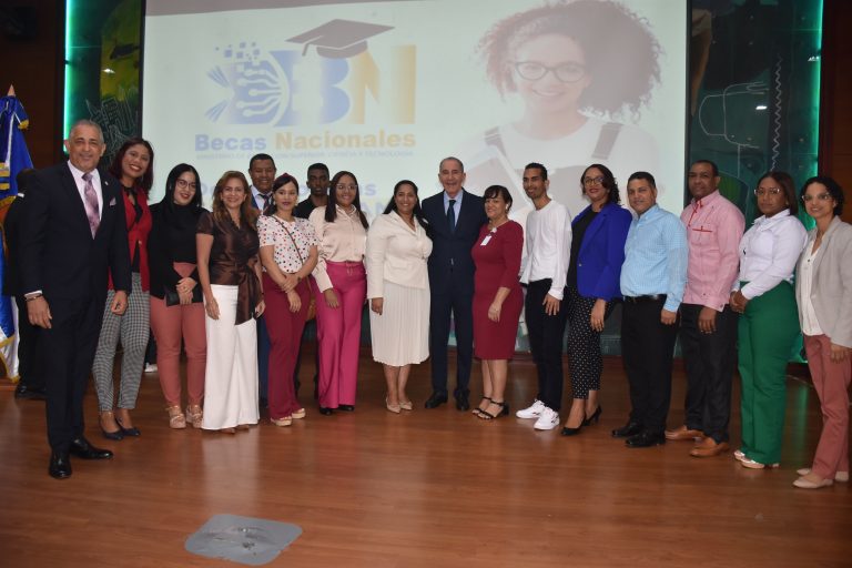 MESCyT abre convocatoria para 8,000 becas nacionales en aproximadamente ...