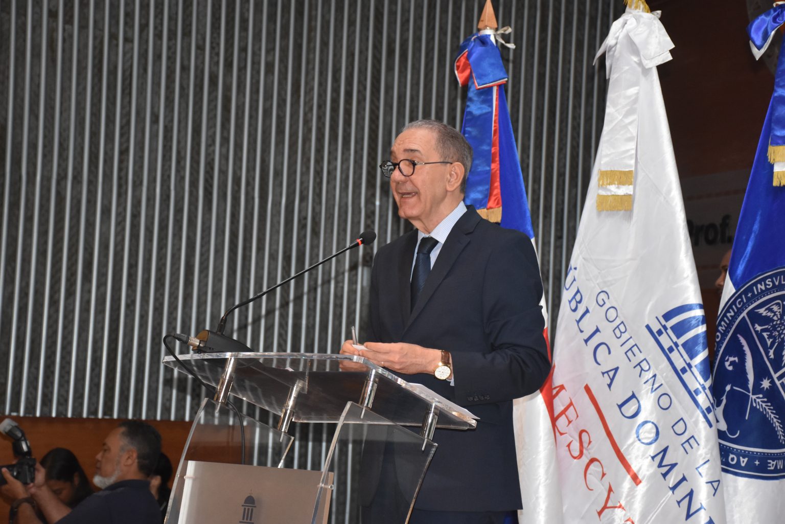 MESCyT abre convocatoria para 8,000 becas nacionales en aproximadamente 48 de las 56 ...