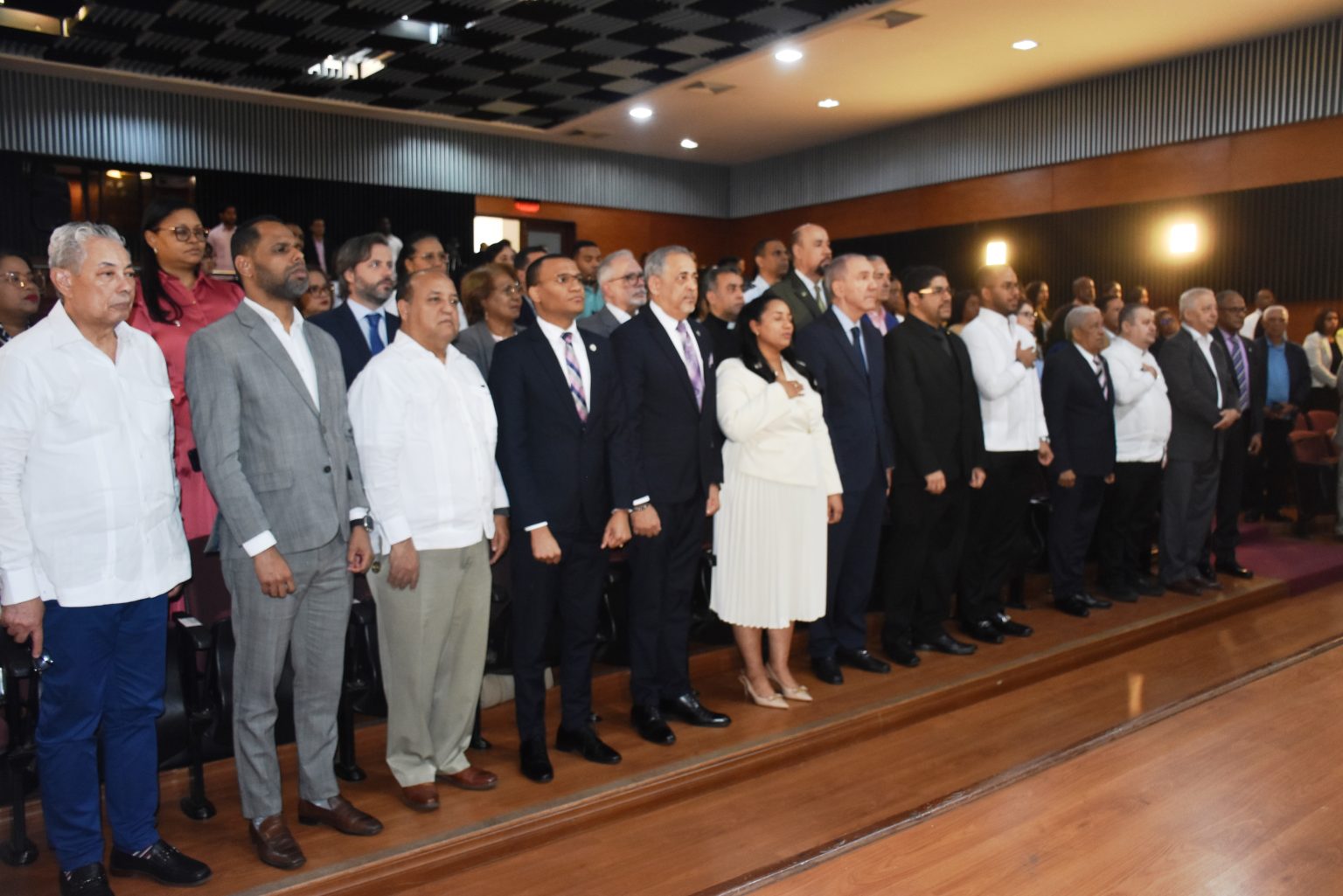 MESCyT abre convocatoria para 8,000 becas nacionales en aproximadamente 48 de las 56 ...