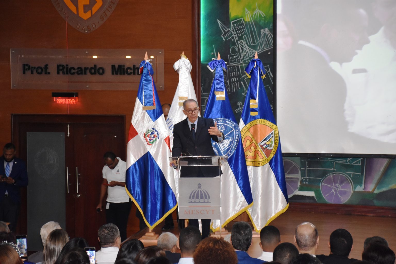 MESCyT abre convocatoria para 8,000 becas nacionales en aproximadamente ...