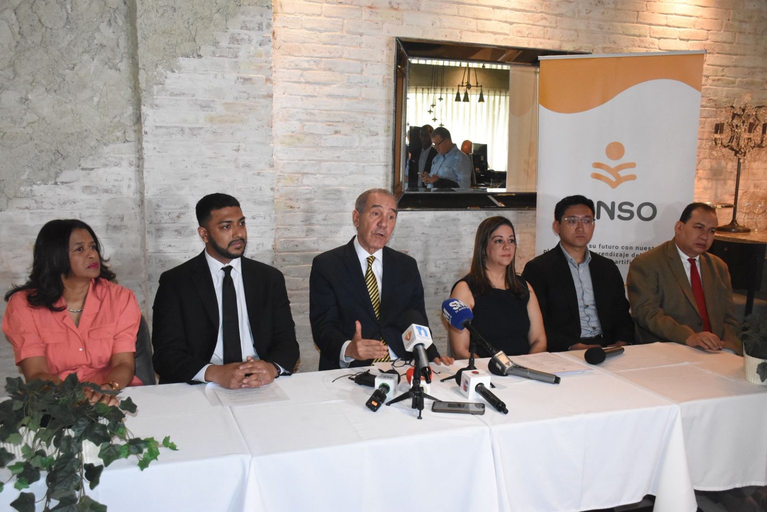 El MESCyT lanza moderna herramienta de inteligencia artificial para la enseñanza del inglés a ...